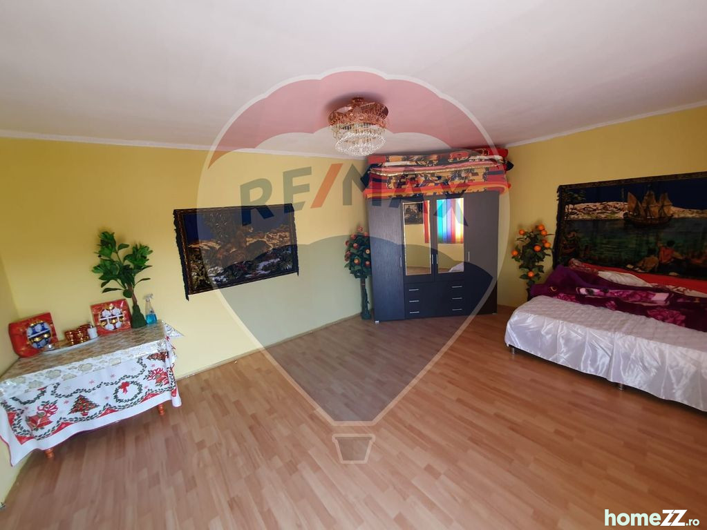 Casă / Vilă cu 4 camere zona Central Focsani in Focsani