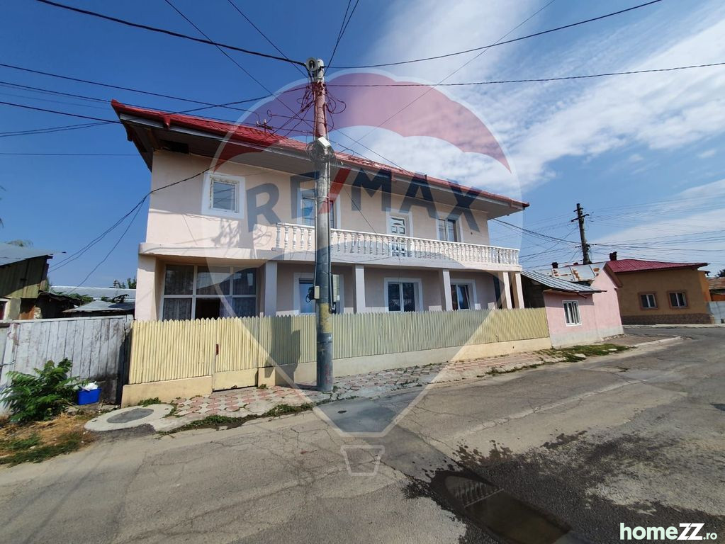 Casă / Vilă cu 4 camere zona Central Focsani in Focsani