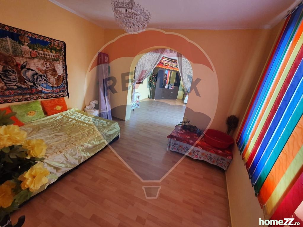 Casă / Vilă cu 4 camere zona Central Focsani in Focsani