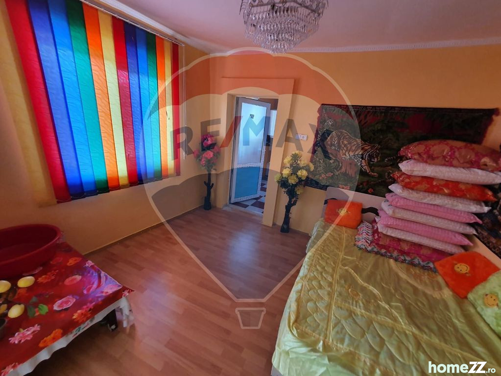 Casă / Vilă cu 4 camere zona Central Focsani in Focsani